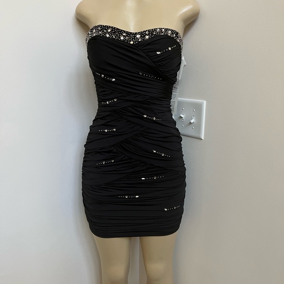 Nikibiki | Dresses | Nikibiki Black Strapless Bodycon Dress | Poshmark